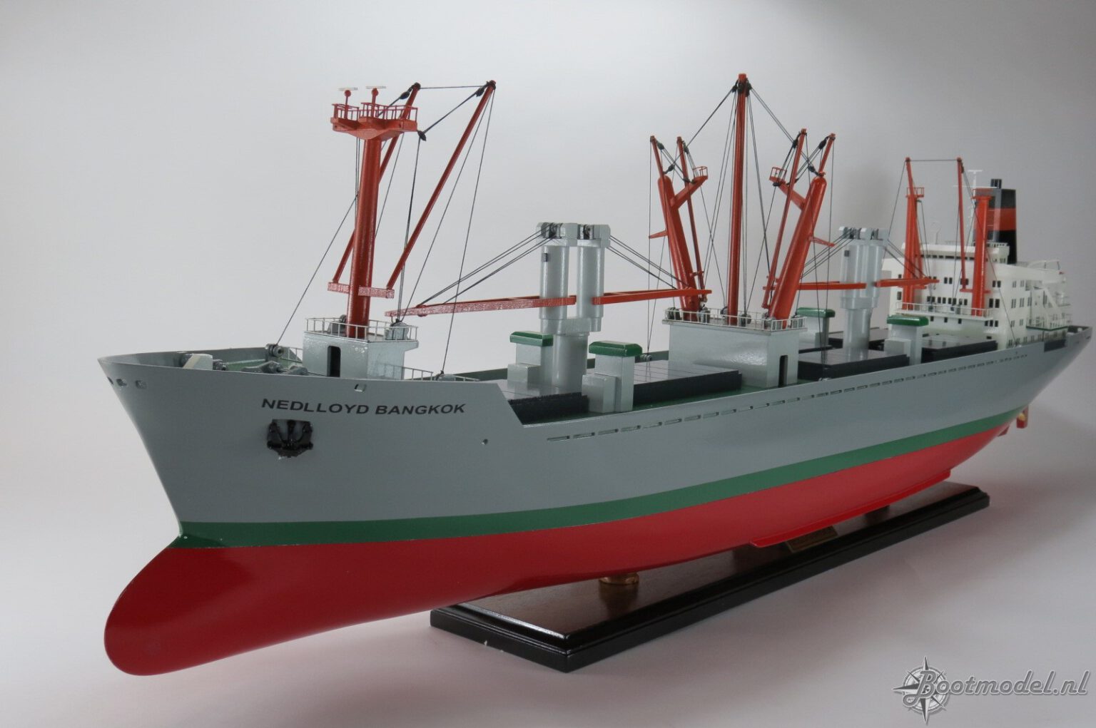 Nedlloyd Bangkok opgeleverd - Bootmodel.nl
