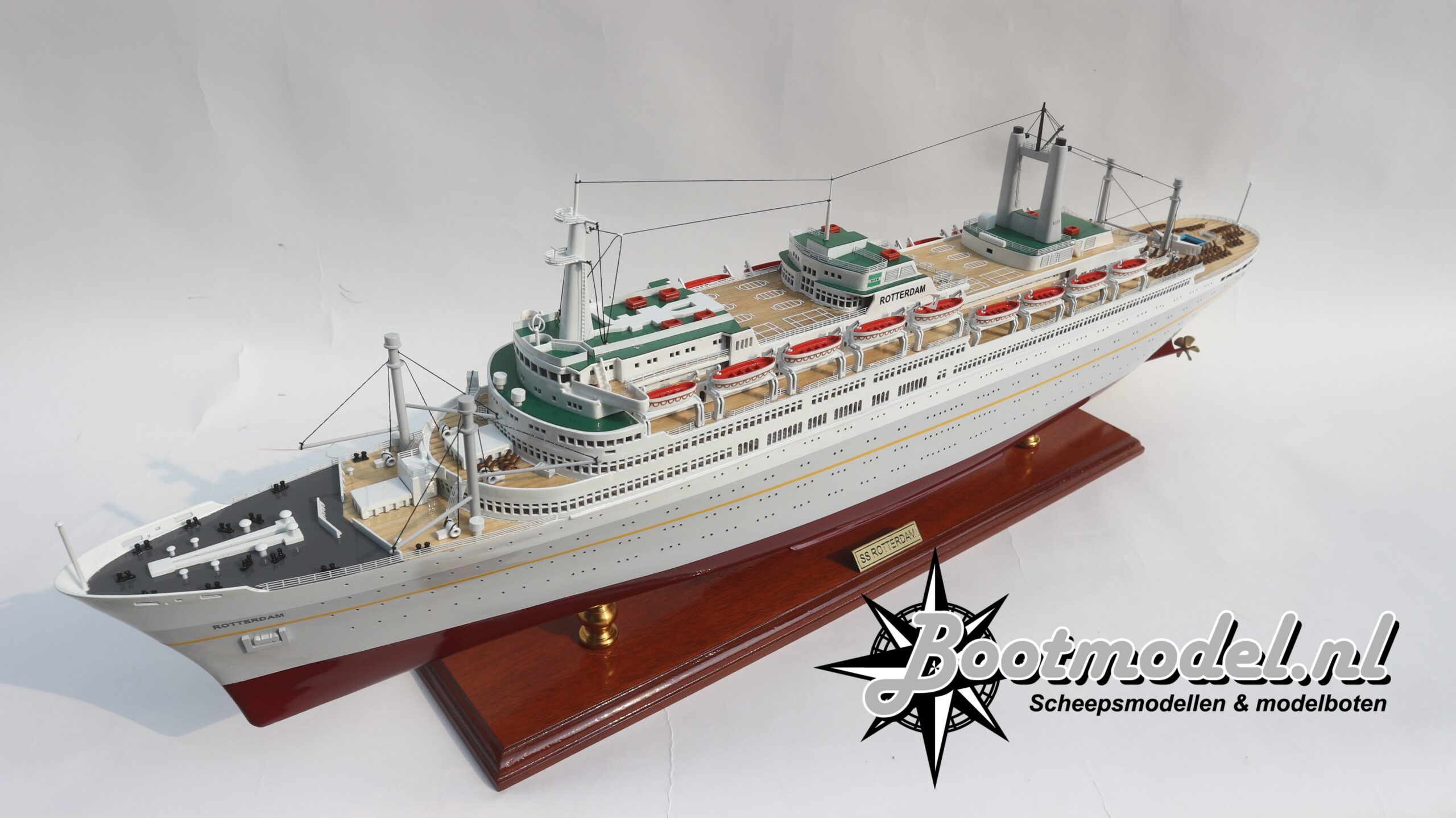Rotterdam Specail Edition met vitrinekast scheepsmodel - Bootmodel.nl